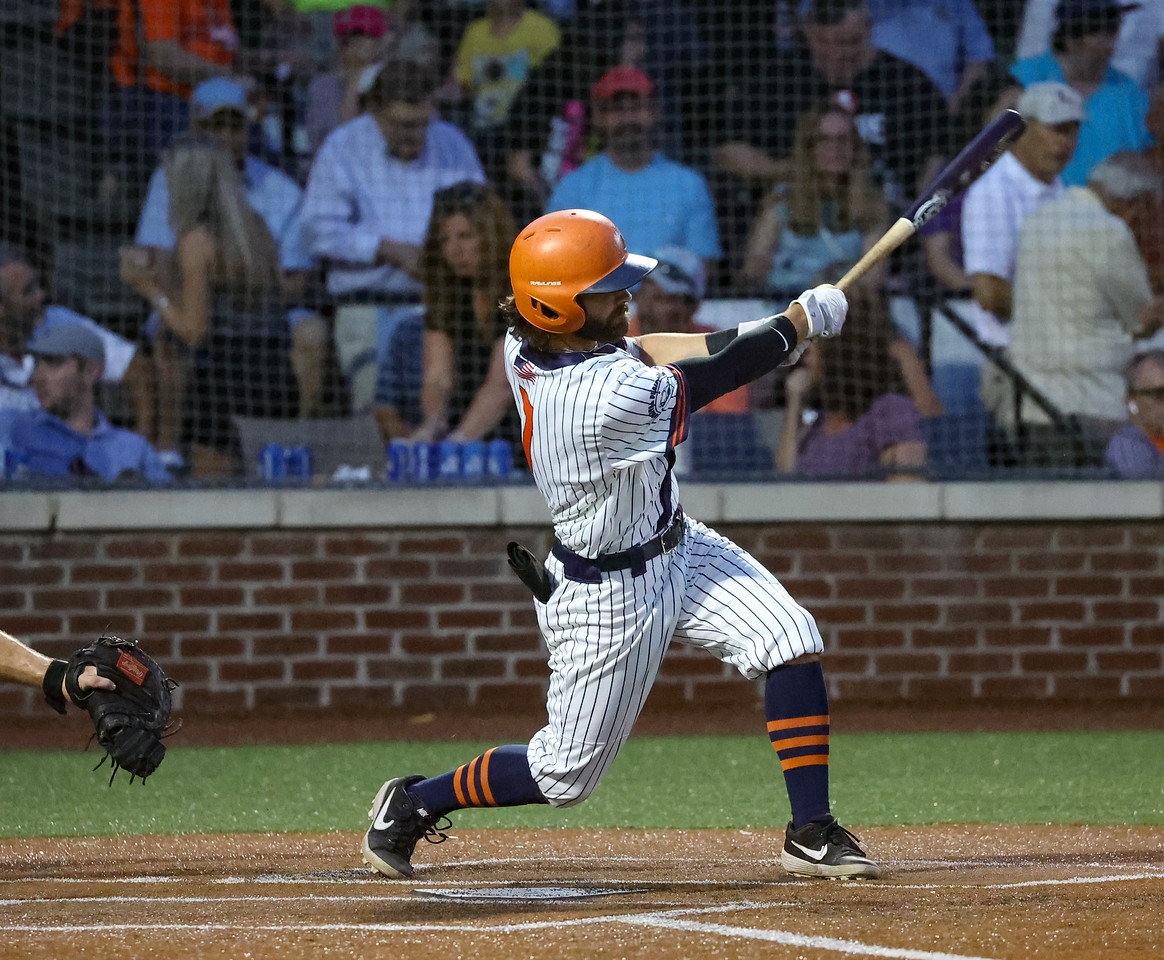 Mustangs miscues aid Pilots’ ninth-inning rally in walk-off win