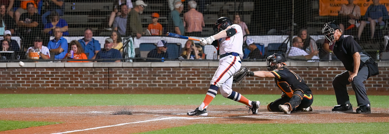 Pilots end season with 8-7 victory over Mustangs